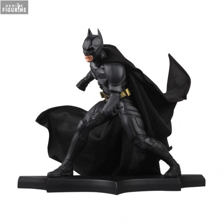Batman figure (The Dark Knight), DC Movie Statues - DC Direct ...